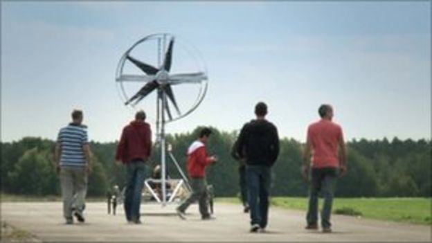 Wind-powered cars sail close to the breeze - BBC News