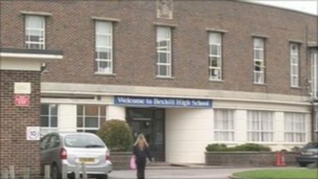 Bexhill High School in Sussex opens its doors - BBC News