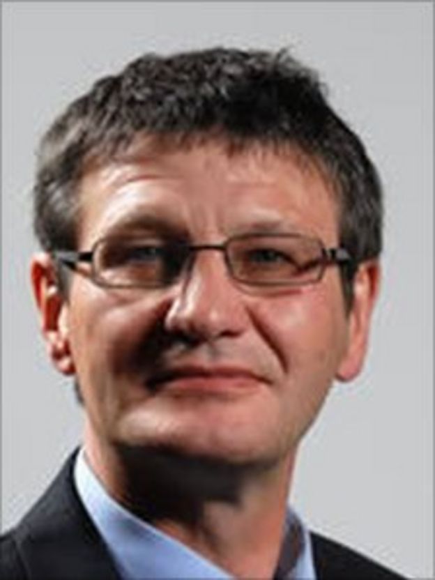 Cardiff councillor suspended for Nazi remark - BBC News