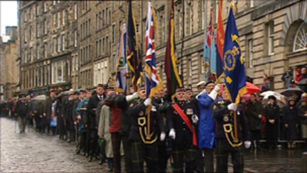 Scotland marks Remembrance Sunday - BBC News