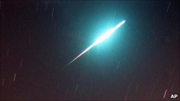 'Giant meteors' rain over the UK - BBC News