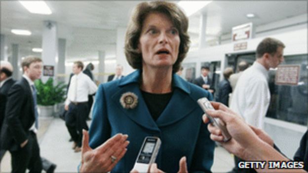 Lisa Murkowski defeats Tea Party to win Senate race - BBC News