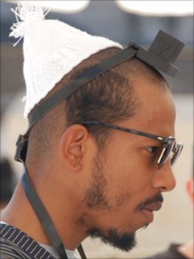 Rapper renews Jewish faith in prison - BBC News