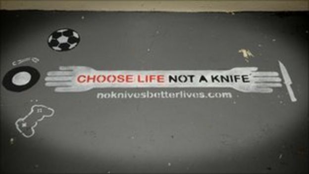 Police officers stencil slogans on cell walls - BBC News