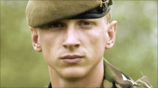 Ex soldier from Kent fails to sell Military Cross - BBC News