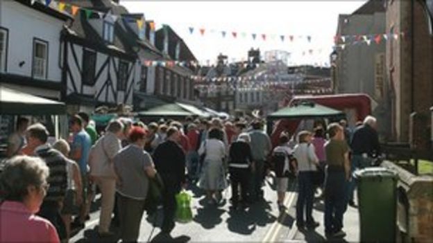 Newent gets £72,000 for improvements to market square - BBC News