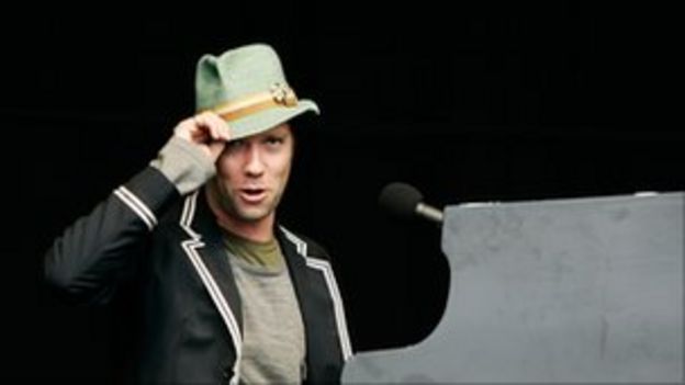 Wainwright to perform at Royal Opera House - BBC News