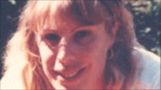 Murder probe after woman's body found in car in Widnes - BBC News