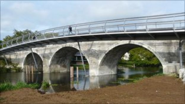 Upgrade of Grade II listed Dorset bridge completed - BBC News