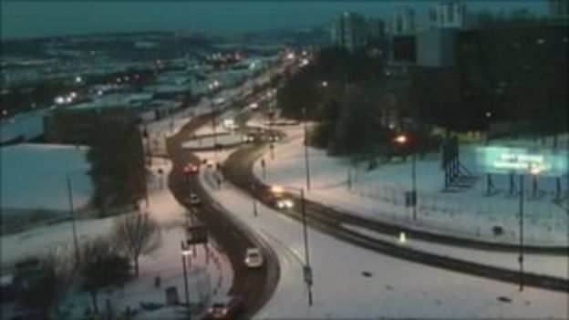 Snow affecting North East schools and roads - BBC News