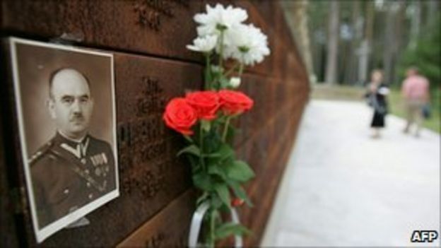 Russian parliament condemns Stalin for Katyn massacre - BBC News
