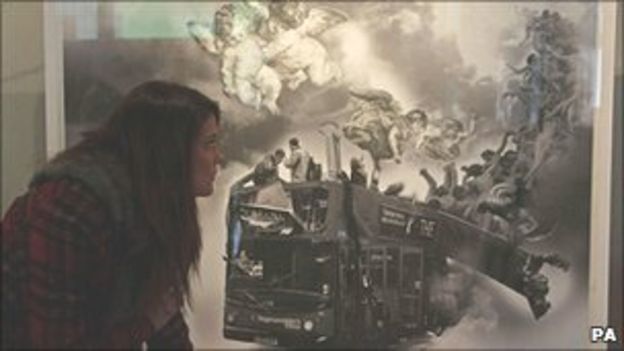 Artist Mark Sinckler defends 7/7 bomb mural - BBC News