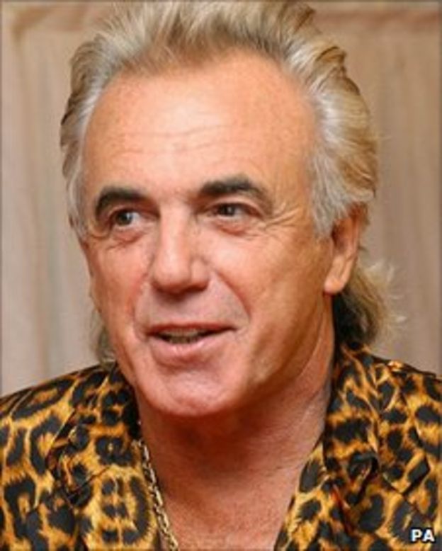 Peter Stringfellow seeks to repay winter fuel allowance - BBC News