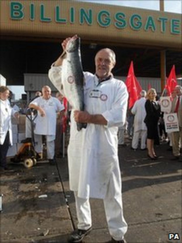 City of London approves Billingsgate fish market change - BBC News