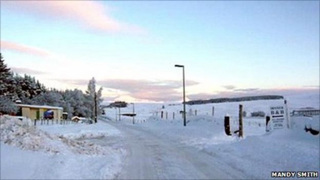 Altnaharra couple snowbound for past 10 days - BBC News