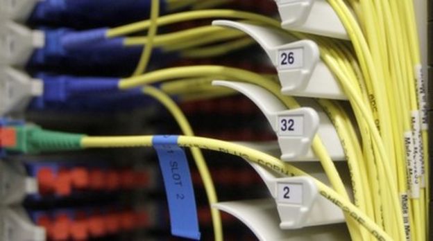 Super fast broadband 'will change our lives' - BBC News