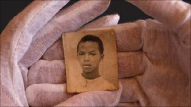 Rwanda genocide archive unveiled - BBC News