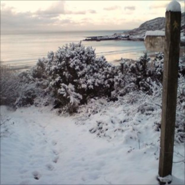 Snow chaos set to continue into the weekend in Wales - BBC News