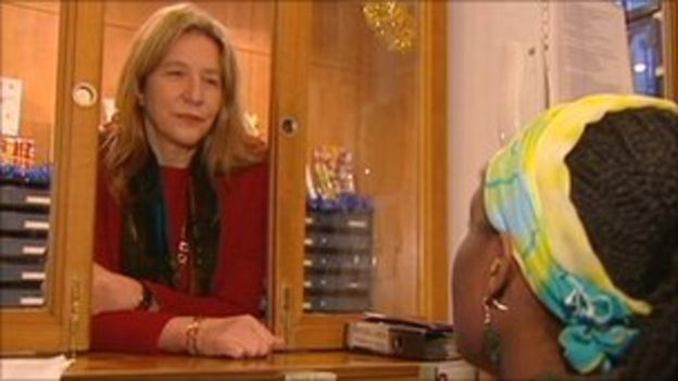 Parisian luxury hotels mask city's growing poverty - BBC News