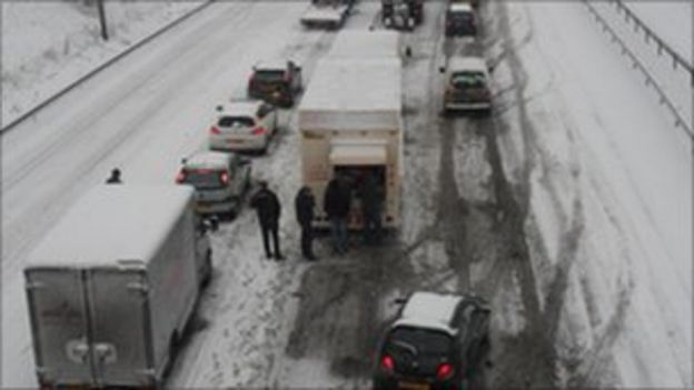 Heavy snow warning issued for Herefordshire - BBC News