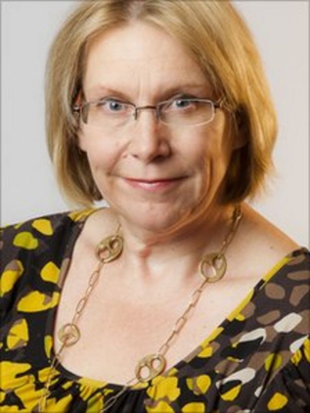 Wrexham council chief executive to quit - BBC News