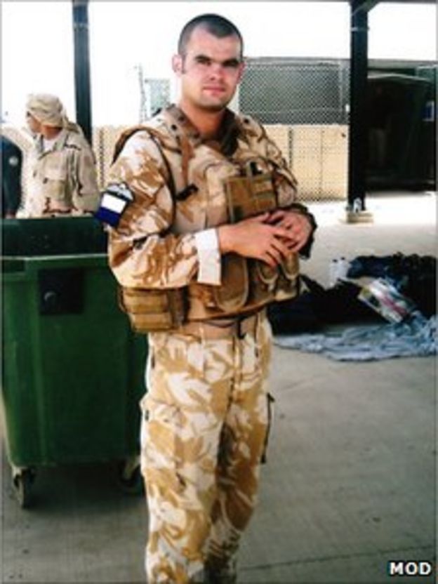 Steven Dunn inquest: Blast soldier died to 'save lives' - BBC News