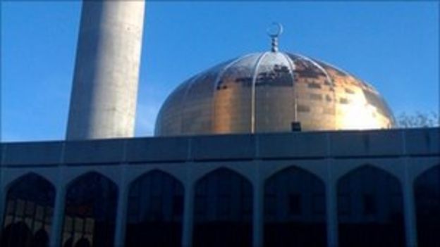 Converting to Islam - the white Britons becoming Muslims - BBC News