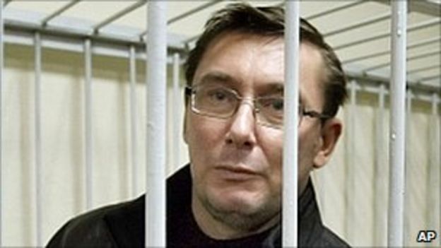 Ukraine ex-Interior Minister Yuri Lutsenko arrested - BBC News