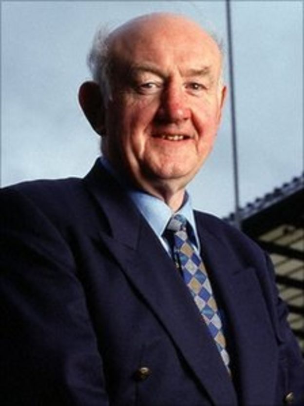 Rugby commentator Ray French appointed MBE - BBC News