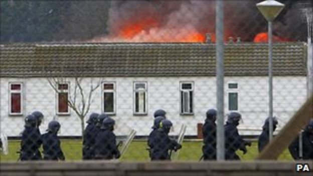 Ford prison riot puts spotlight back on open jails - BBC News
