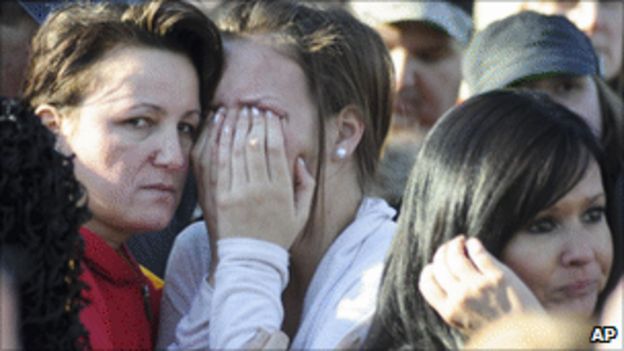 Omaha school shooting leaves assistant principal dead - BBC News