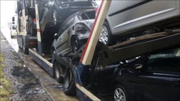 New cars damaged in transporter fire on M3 in Hampshire - BBC News