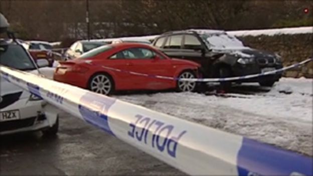 Man held after pedestrian struck on Edinburgh street - BBC News
