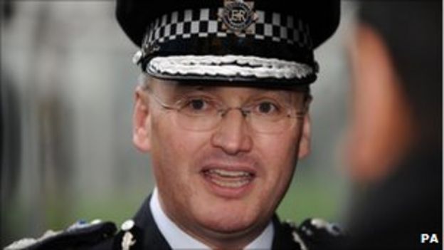 Met police chief queries police health and safety rules - BBC News