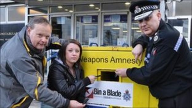 Suffolk police knife amnesty collects 500 blades - BBC News