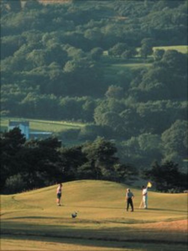 Clay's to run Garnant golf course in Carmarthenshire - BBC News