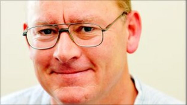 Torfaen councillor suspended over 'rude' emails - BBC News