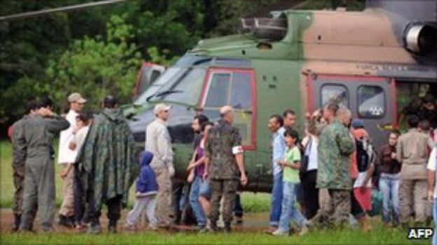 Brazil landslides: Military steps up rescue operation - BBC News