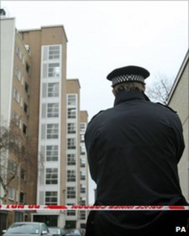 Peckham murder 'Snitch' leaflet: what has changed? - BBC News