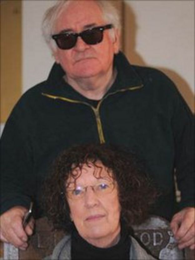 Welsh folk singer Meic Stevens follows love to Canada - BBC News