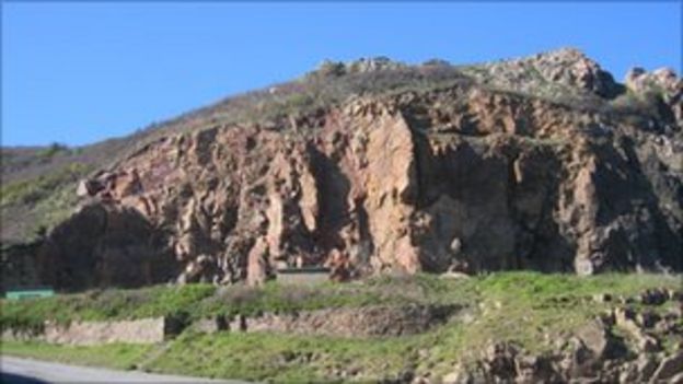 Sark Chief Pleas agree temporary rock fall repairs - BBC News