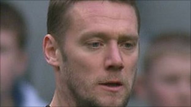 Driving ban for Newcastle captain Kevin Nolan - BBC News