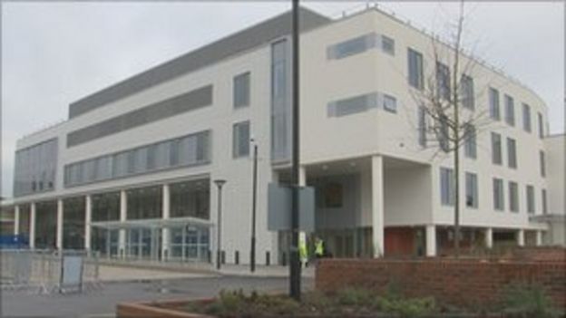 New Tunbridge Wells Hospital ready to be equipped - BBC News