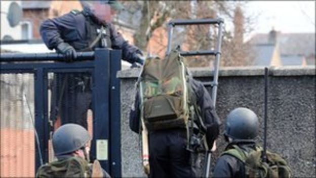 Alert continues after bomb found in north Belfast - BBC News