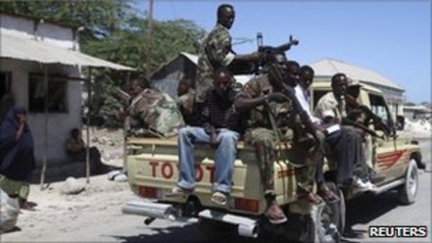 Somali police battle troops, leaving 16 dead - BBC News
