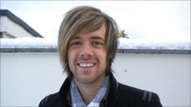 Sunderland academic quits in tuition fees protest - BBC News