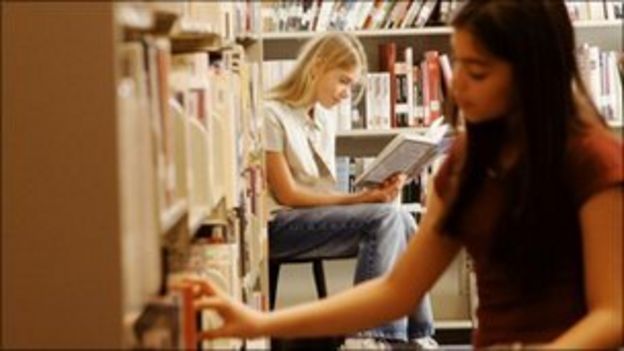 Library users 'become better readers' - BBC News