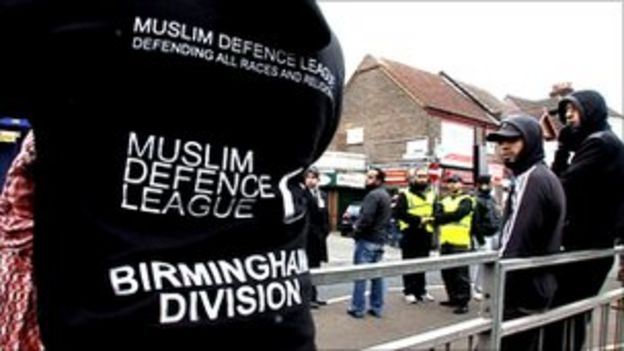 Eyewitness: EDL return to Luton - BBC News