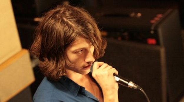 Arctic Monkeys top Official Midweek Album Chart - BBC News