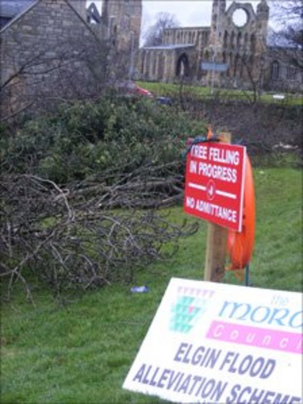 Work starts on Elgin's £86m flood defence scheme - BBC News